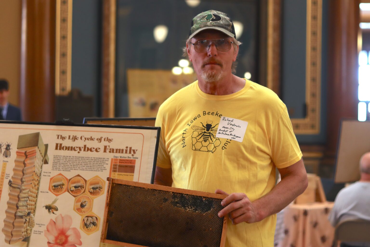 Iowa lawmakers pass ‘bee-utiful’ bill to remove sales tax on honey bees ...